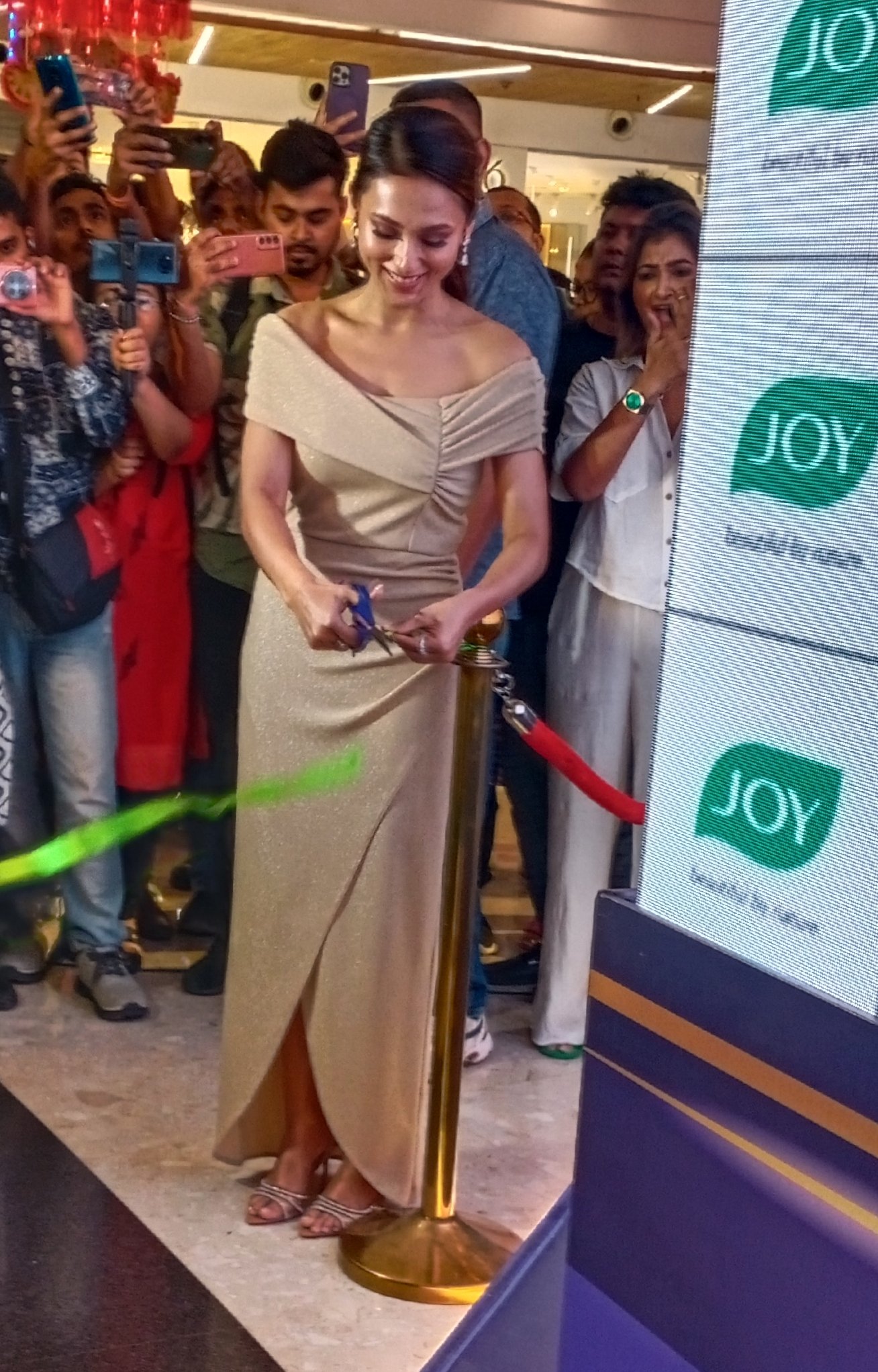 Joy Personal Care unveils one of Kolkata's first 4D anamorphic display ...